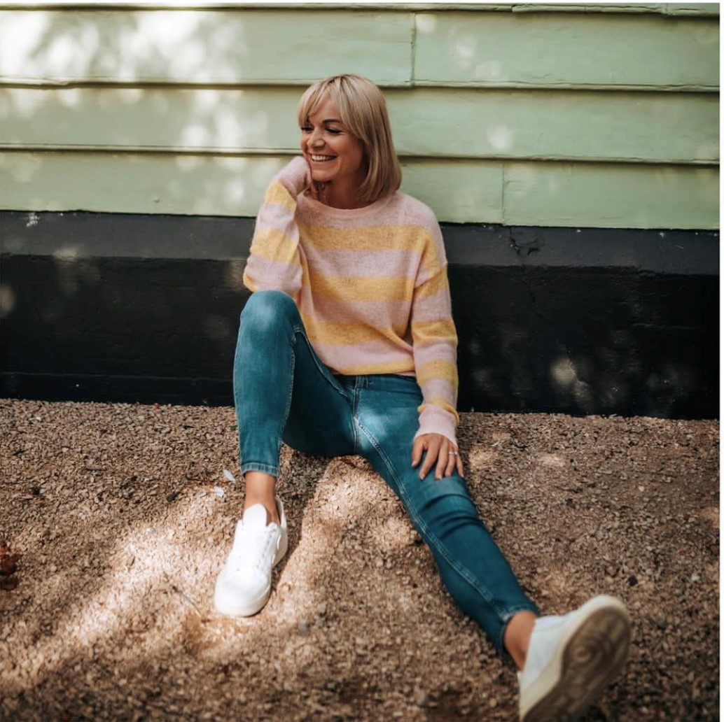 About Me - LISA MANIATIS